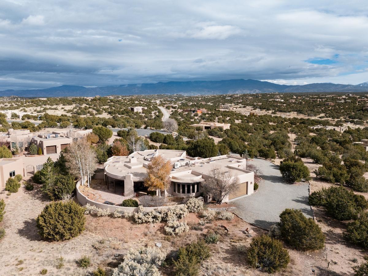 7 Paseo Del Paloma Santa Fe, NM 87506-7976 | Landseer Management
